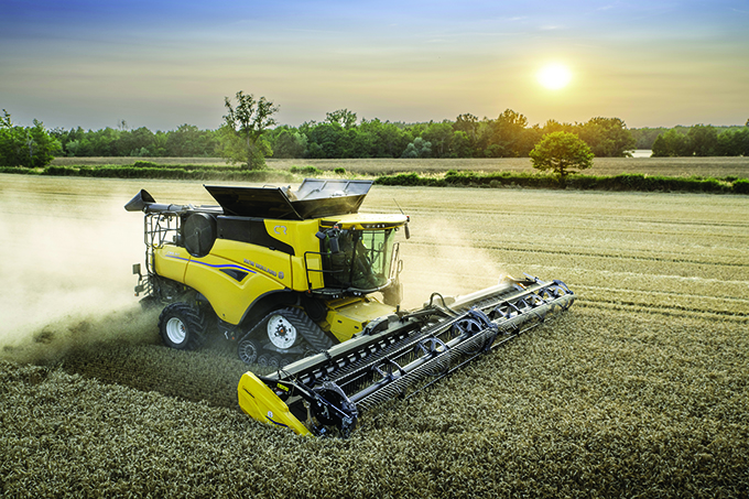 Updated New Holland Signature Styling Ushers In New CR Combines | AgWeb