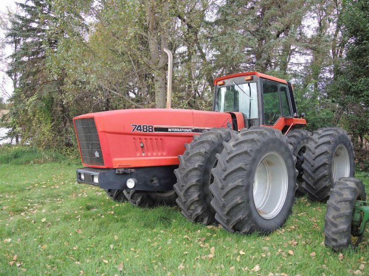 Pair of Rare IHC 7488 Tractors Sold Today on Iowa and Minnesota ...