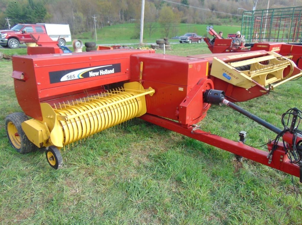 New Holland 565 and 311 Balers Sold High on New York Auction | AgWeb