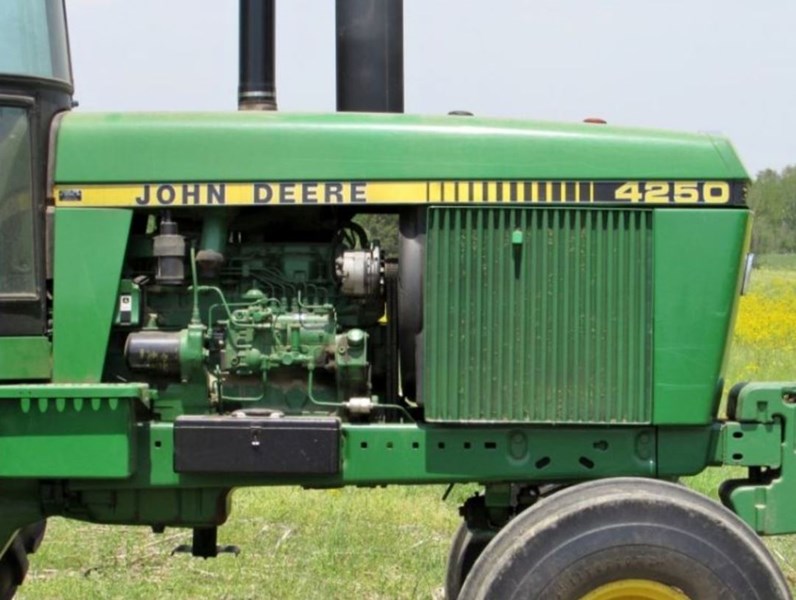 John Deere 4250 2WD with Only 1381 Hours on Indiana Auction | AgWeb