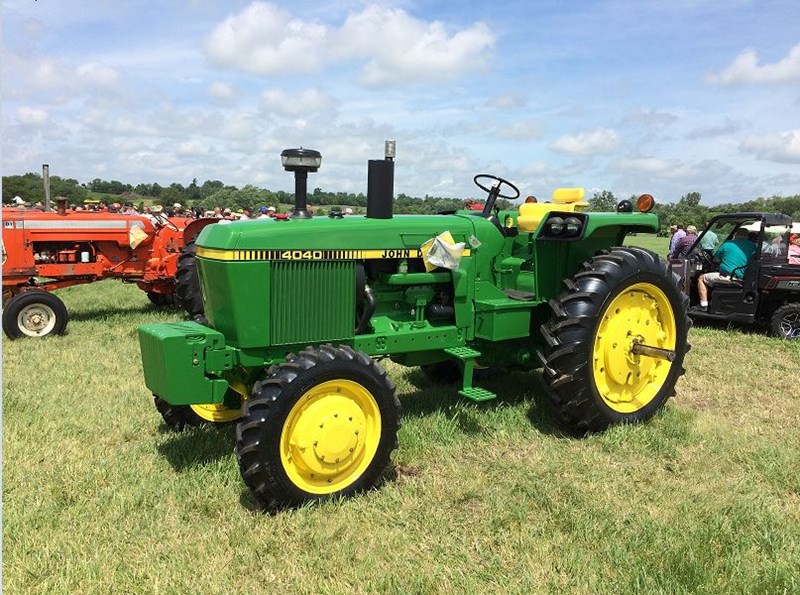John Deere 4040 and 4440 Tractors Sold High on MN Auctions Today | AgWeb